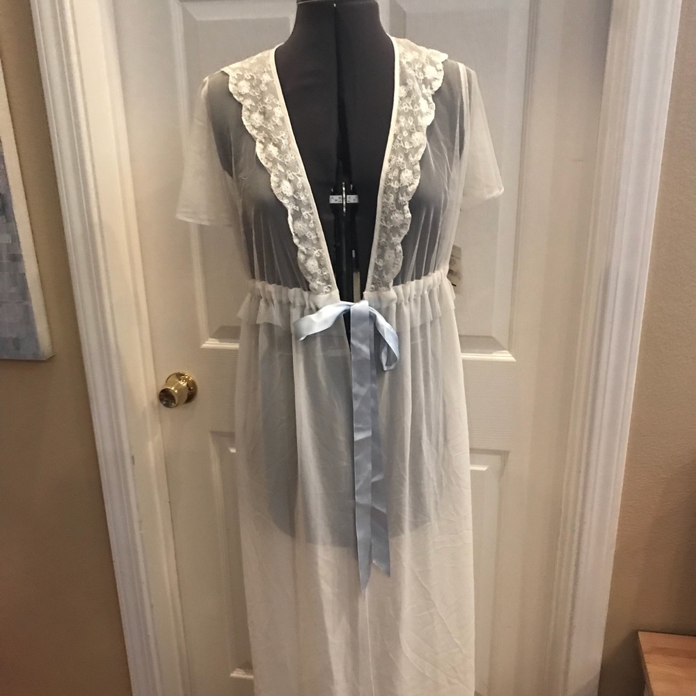 Flora Ivory Robe In Sheer Tulle Material Small - Gem